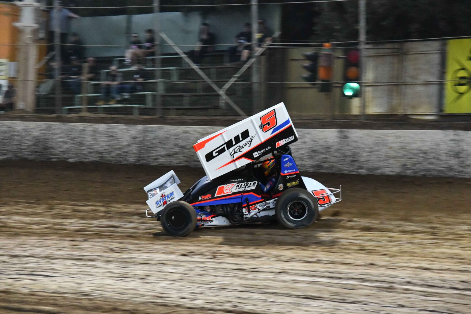 DOUBLE WINS TO HALLETT & MCCARTHY – Murray Bridge Speedway